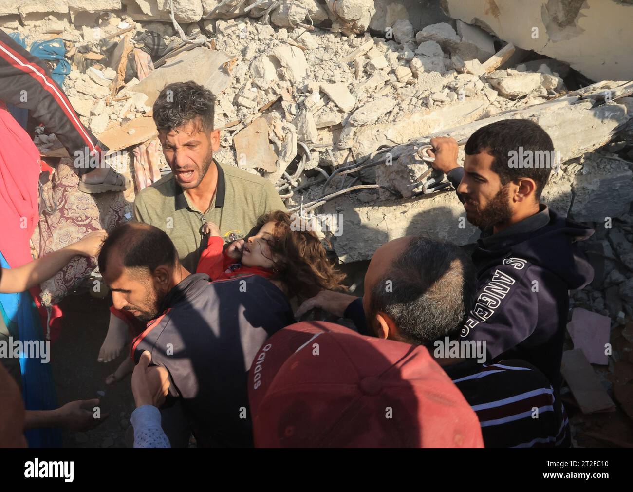 Rafah, Gaza. 19th Oct, 2023. A man carries away the body of Child ...
