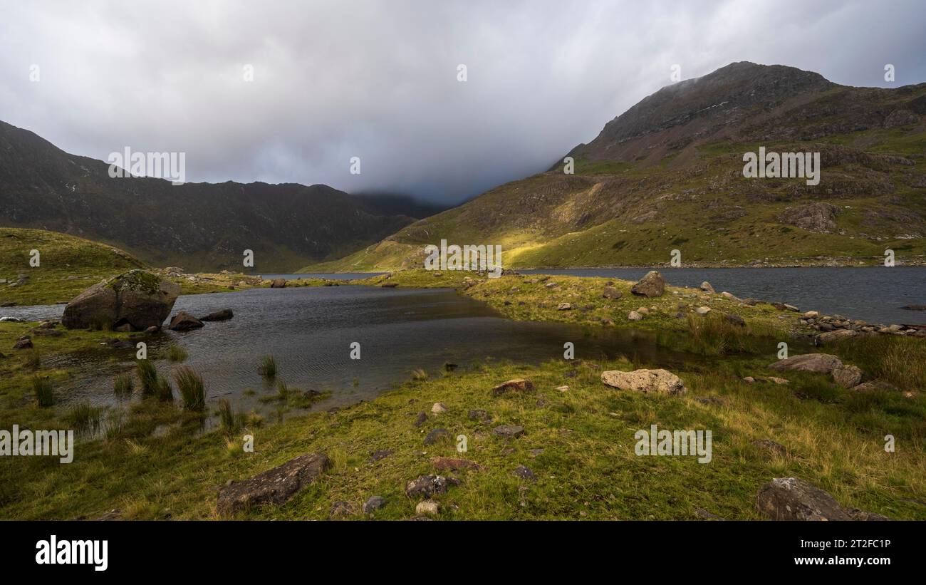 Lake Llyn Llydaw with Mount Snowdon behind clouds in late summer ...