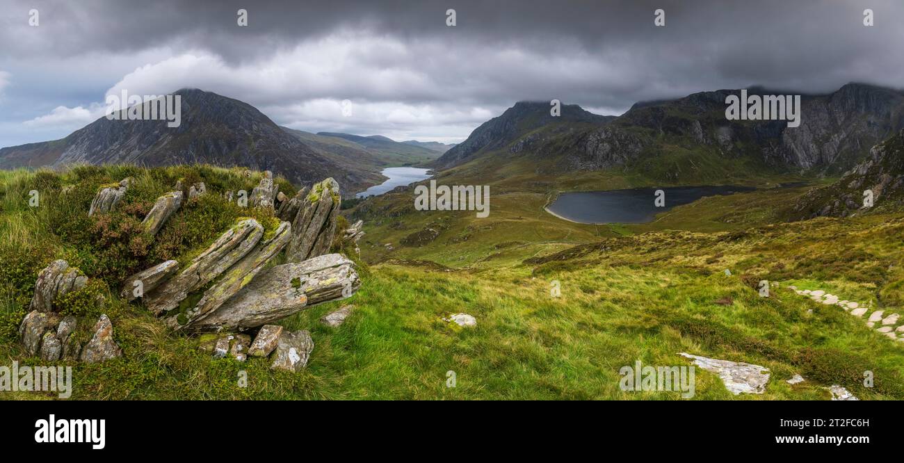Lake Llyn Idwal and Lake Llyn Ogwen, Mount Tryfan behind clouds ...