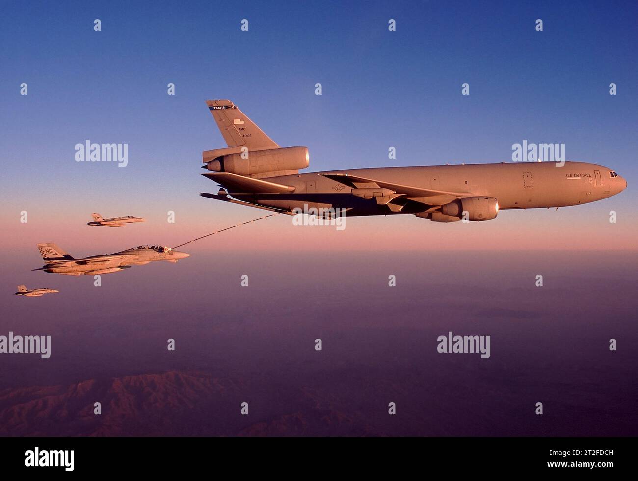 Night aerial refueling hi-res stock photography and images - Alamy
