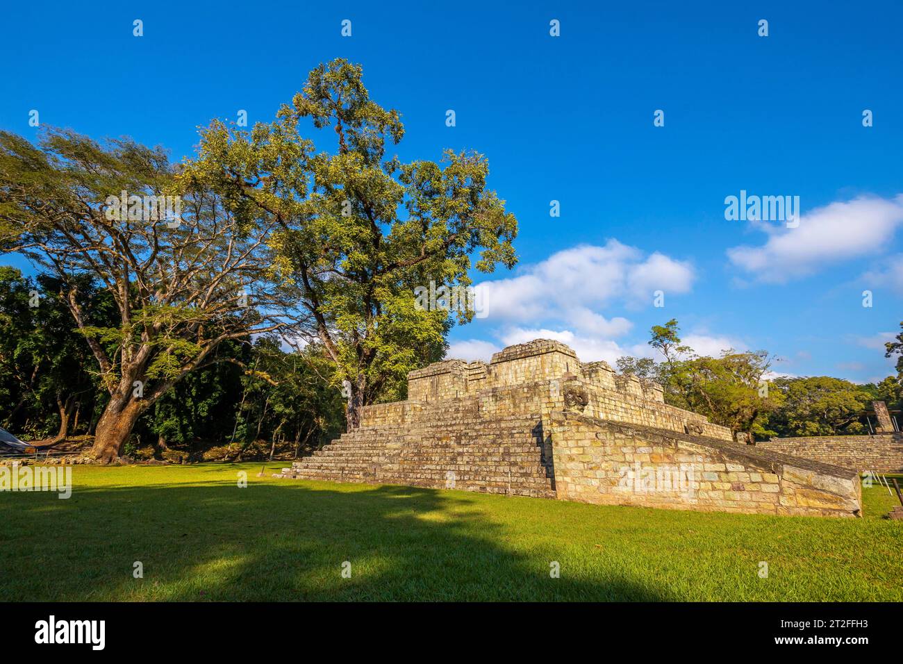 A pyramid in the temples of Copan Ruinas. Honduras Stock Photo - Alamy