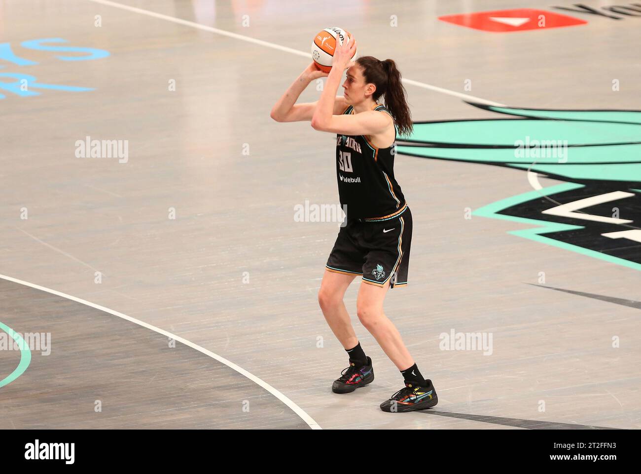 BROOKLYN, NY - OCTOBER 18: New York Liberty forward Breanna Stewart (30 ...