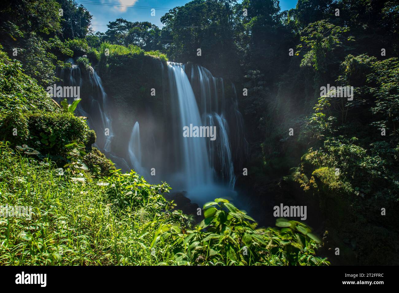 The giant Pulhapanzak waterfall in Lake Yojoa. Honduras Stock Photo - Alamy