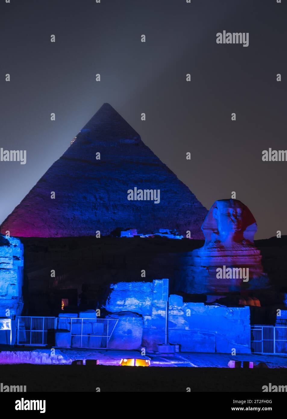Sound and light show at the beautiful pyramids and sphinx of Giza ...