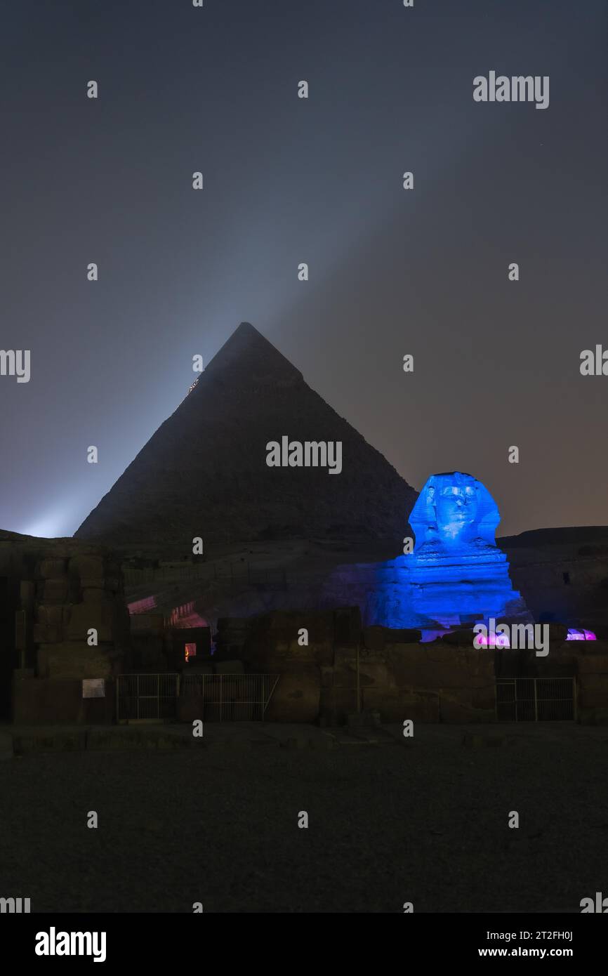 Sound and light show at the beautiful pyramids and sphinx of Giza ...