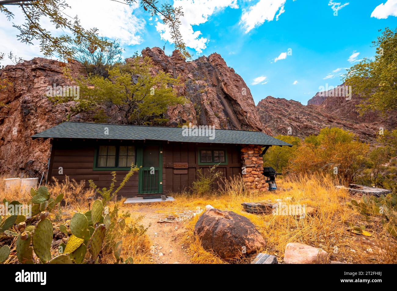Bright Angel Trailhead, a beautiful house inside the canyon. Grand ...