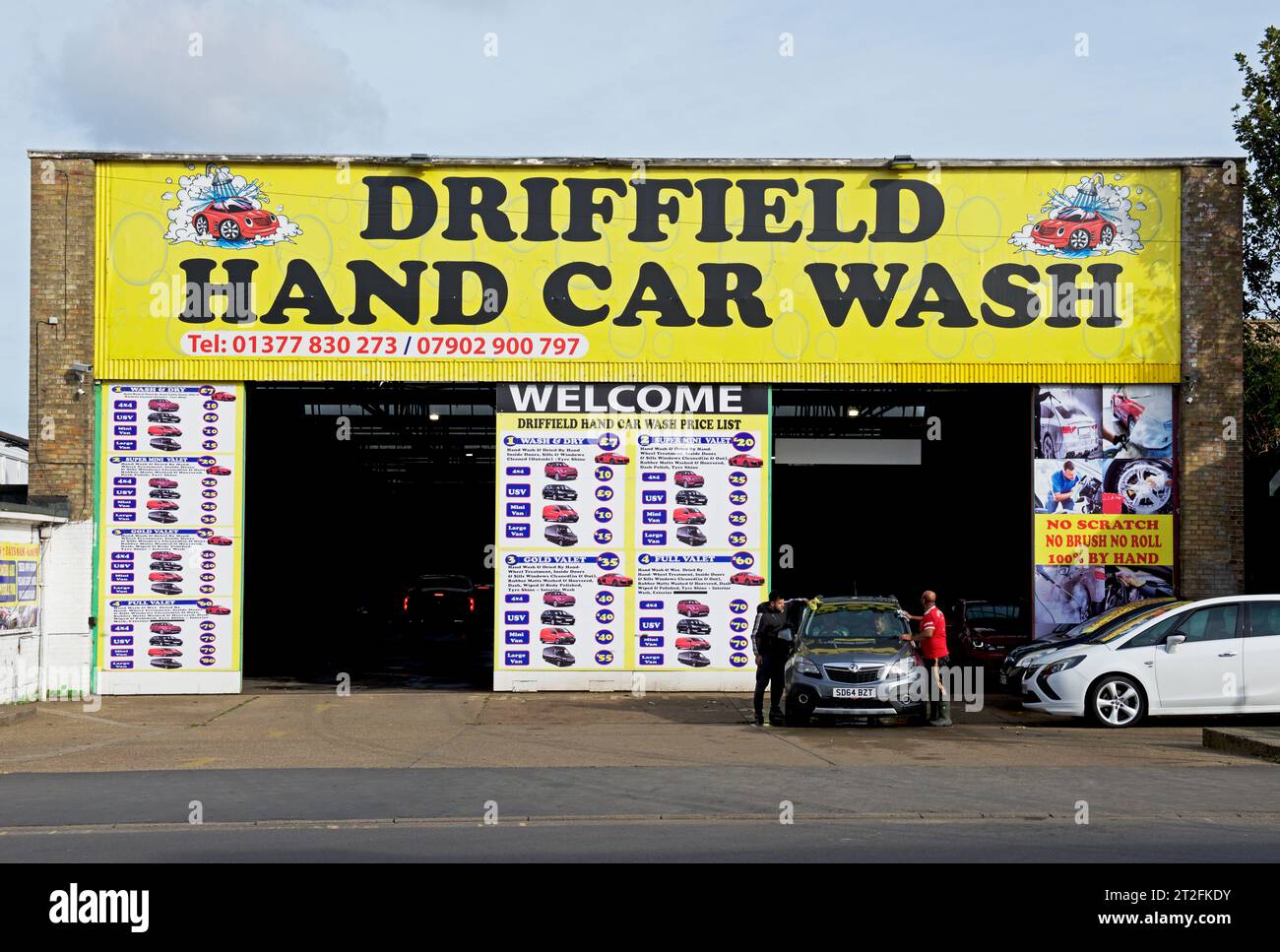 Hand car wash uk hi-res stock photography and images - Alamy