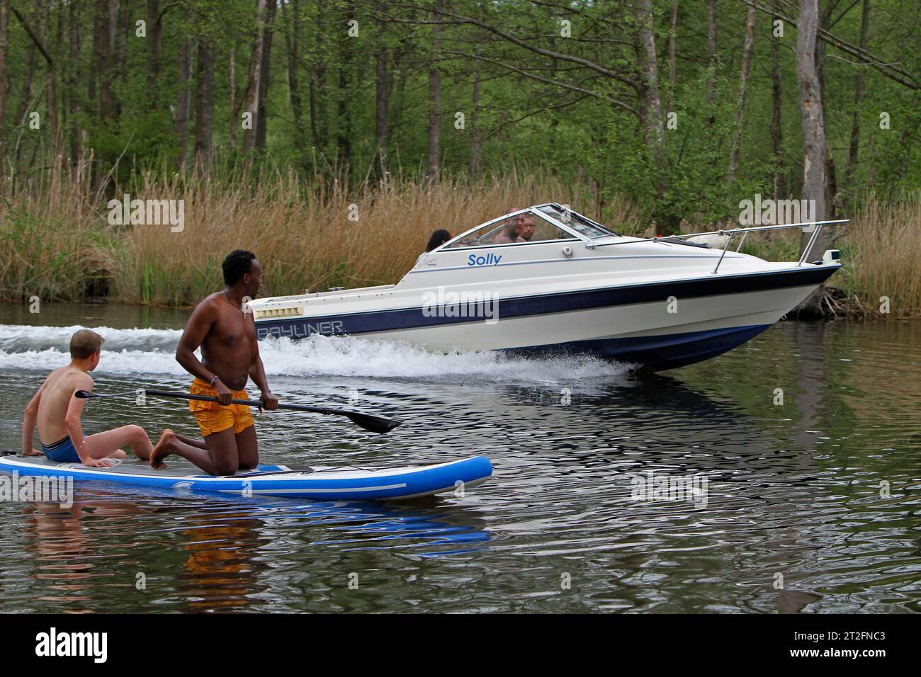 Motorboat on the Peene, excessive speed, reckless behaviour, unlawful ...