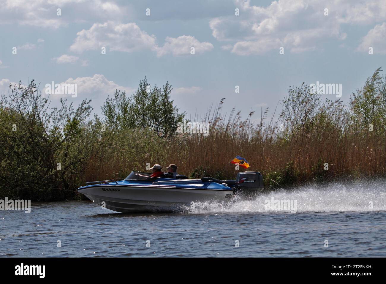 Motorboat on the Peene, excessive speed, reckless behaviour, unlawful ...