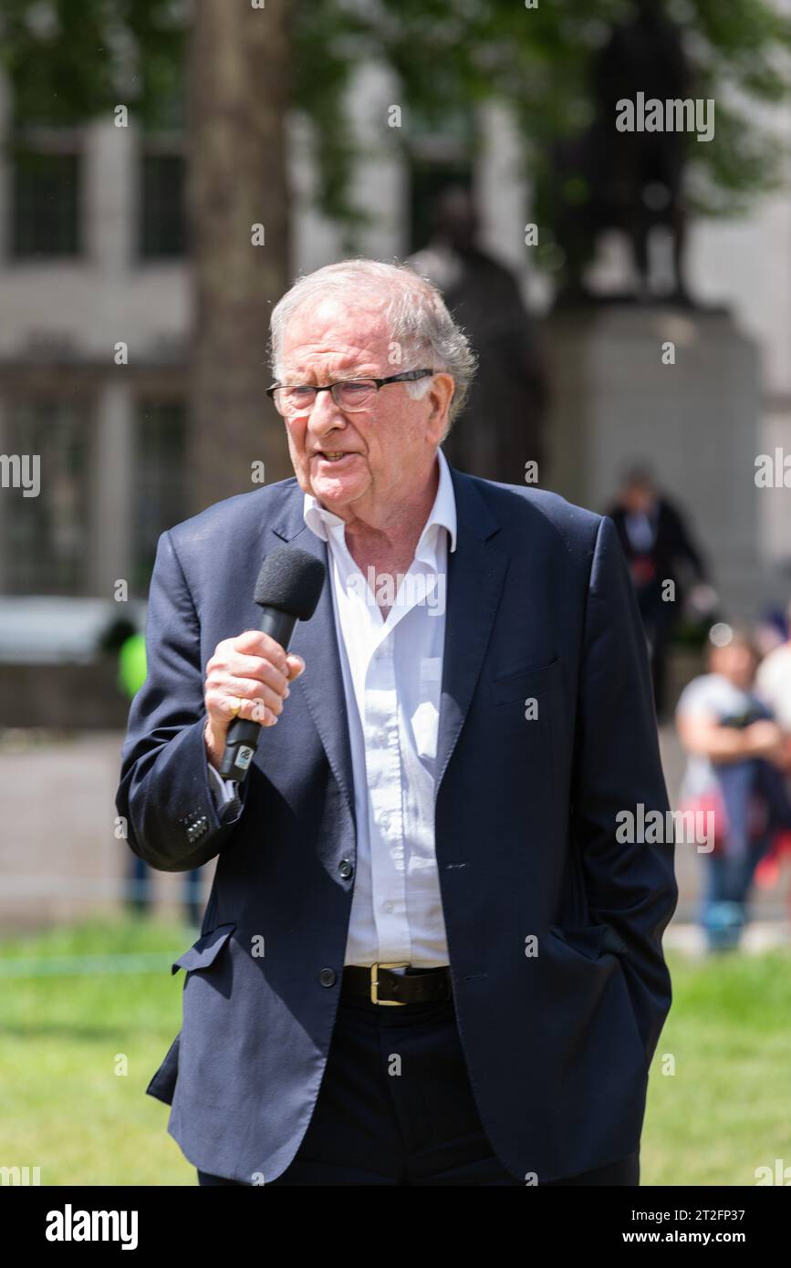 Sir Roger Gale MP at the Stop Live Transport campaign rally. Protesting ...