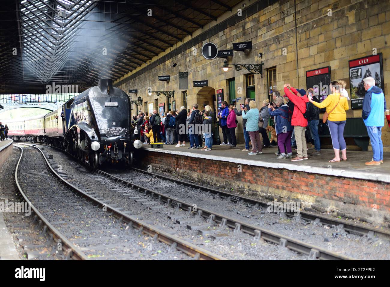 LNER Class A4 Pacific No 60007 Sir Nigel Gresley arriving at Pickering ...
