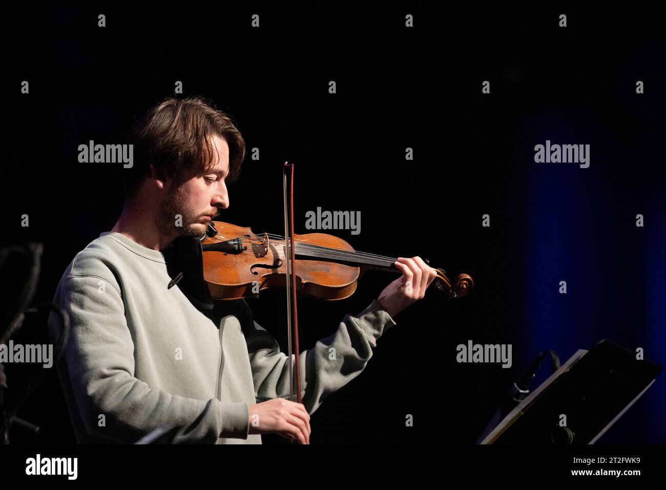 Suzuki violin hi-res stock photography and images - Alamy