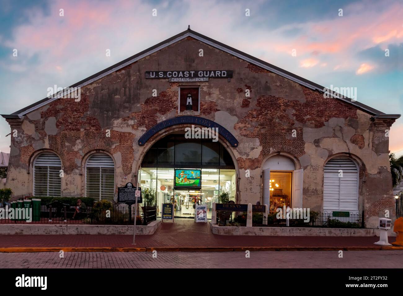 Old Town Key West: typical old town building illuminated at dusk Stock ...