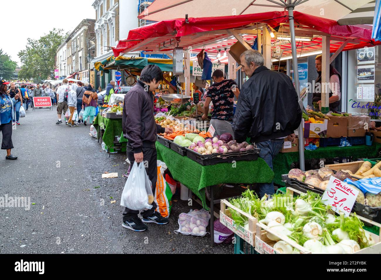 Market people london grocery hi-res stock photography and images - Alamy