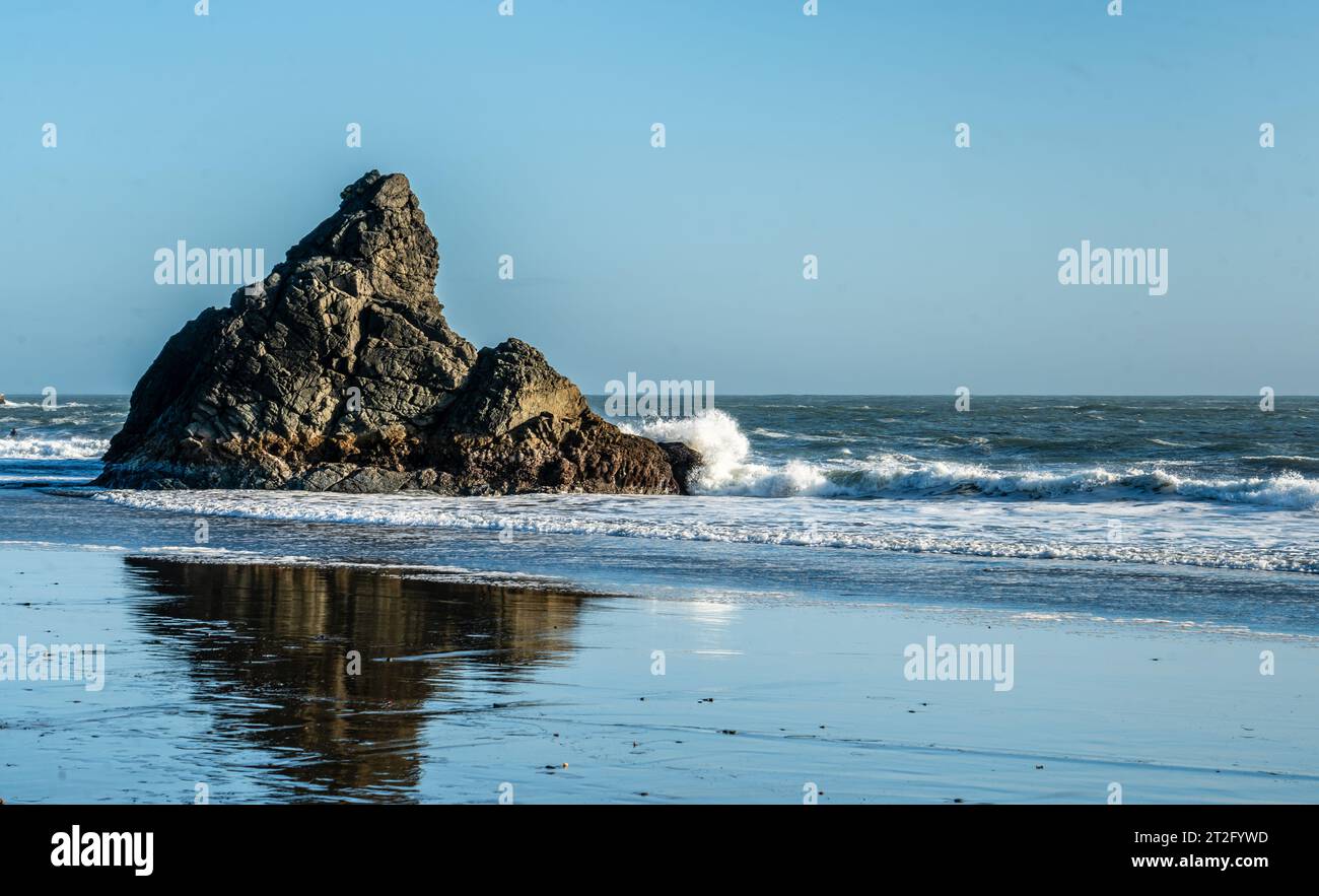 Rock formations on the beach at Harris State Park in Brookings, Oregon ...