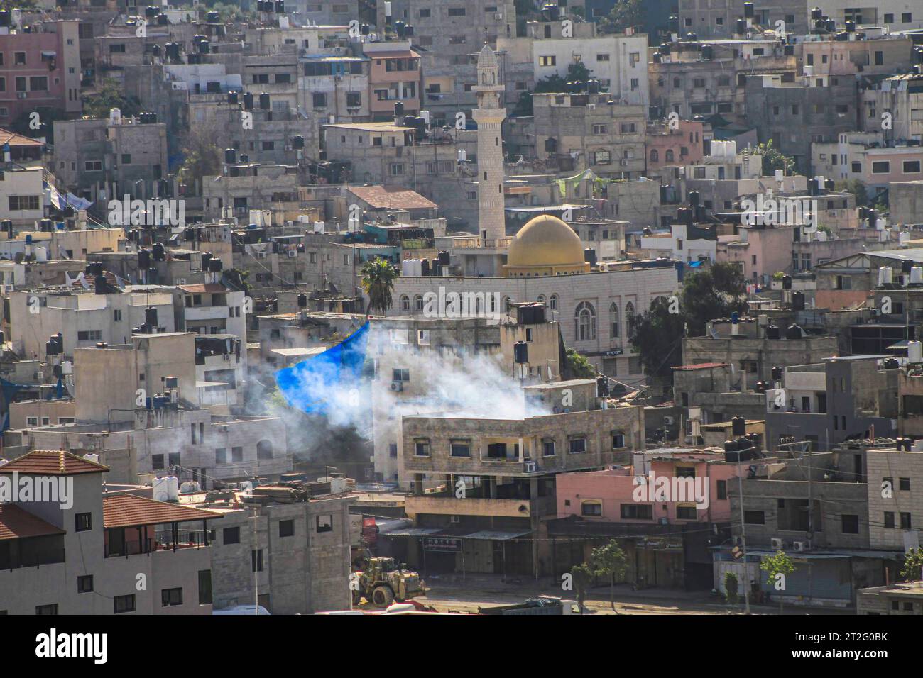 Tulkarm, Palestine. 19th Oct, 2023. Smoke rises from homes and roads ...