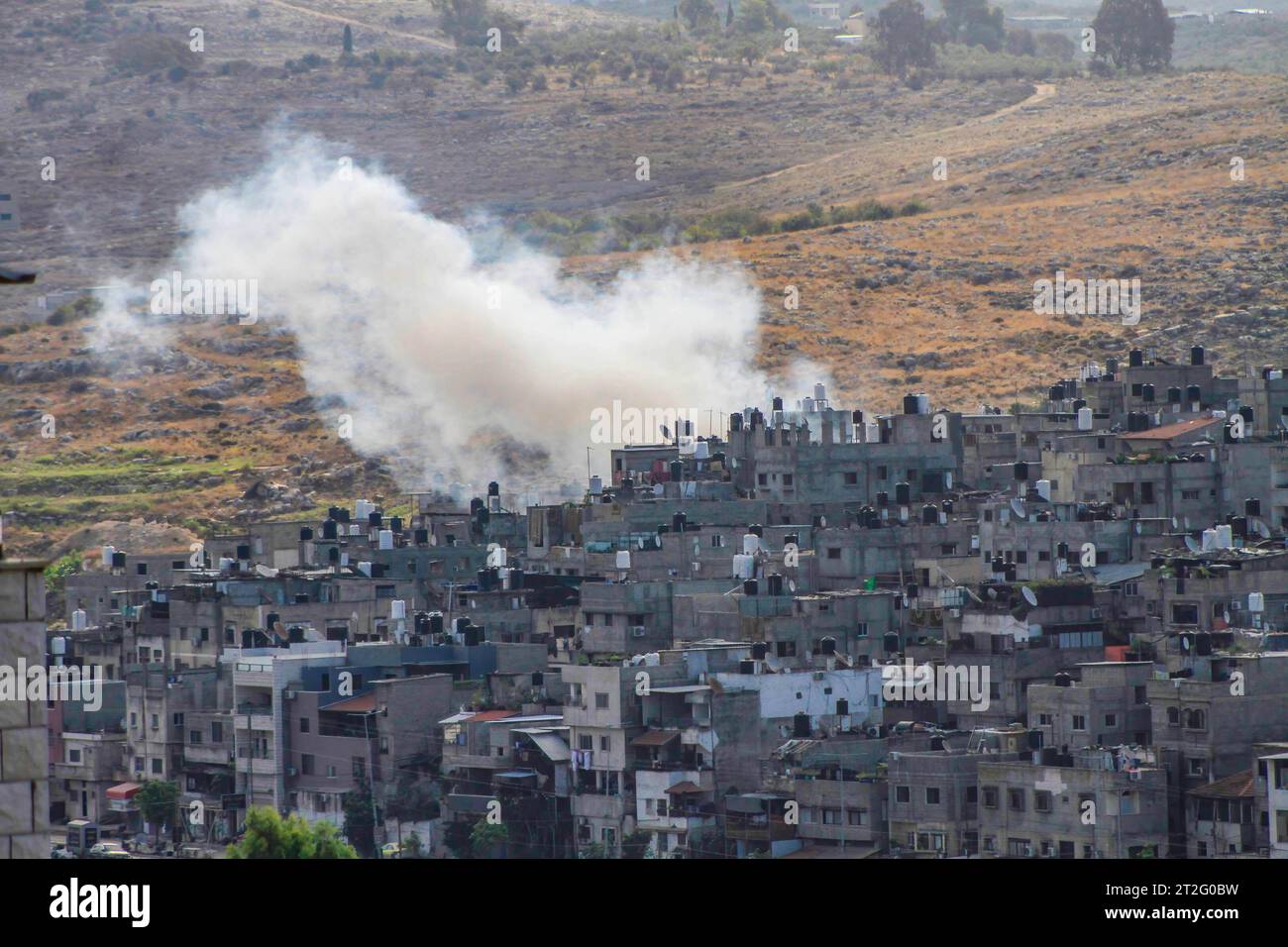 Tulkarm, Palestine. 19th Oct, 2023. Smoke rises from homes and roads ...