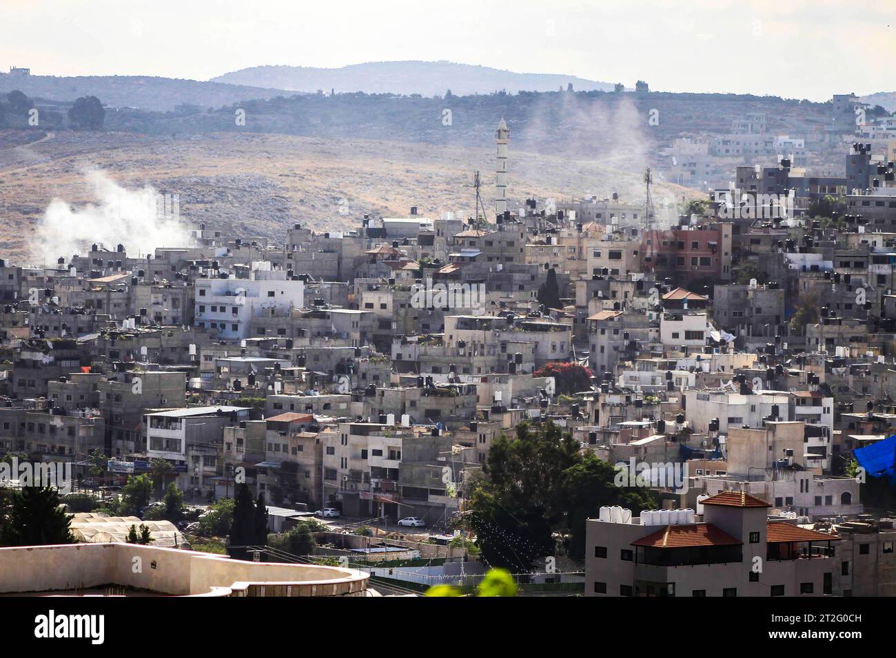 Tulkarm, Palestine. 19th Oct, 2023. Smoke rises from homes and roads ...