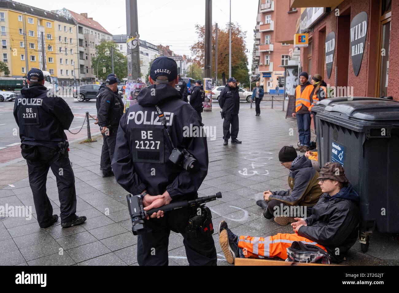 Klimaaktivisten vom Aufstand der Letzten Generation versucht auch heute ...
