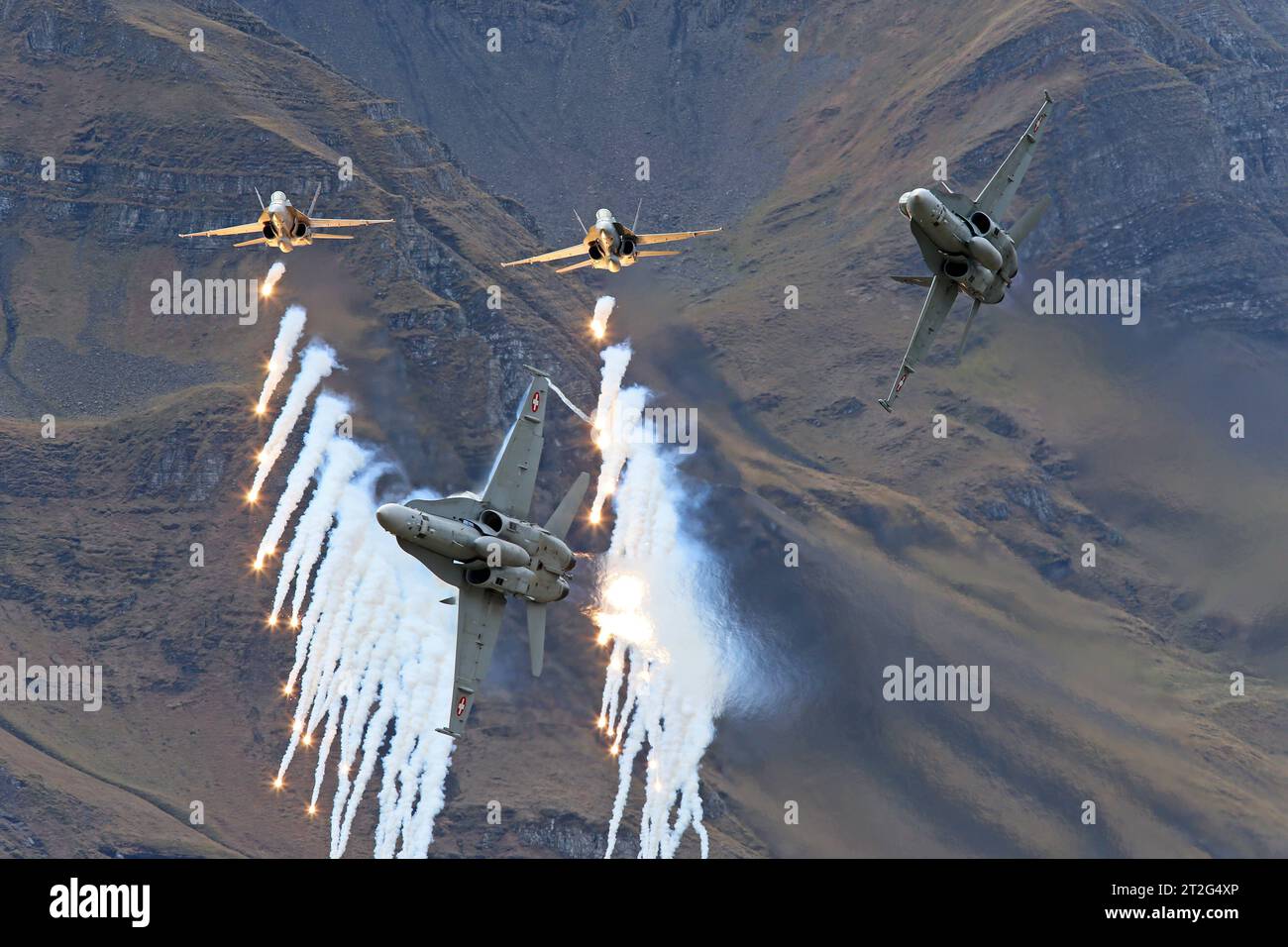 Vier Kampfflugzeuge der Schweizer Luftwaffe vom Typ McDonnell Douglas ...