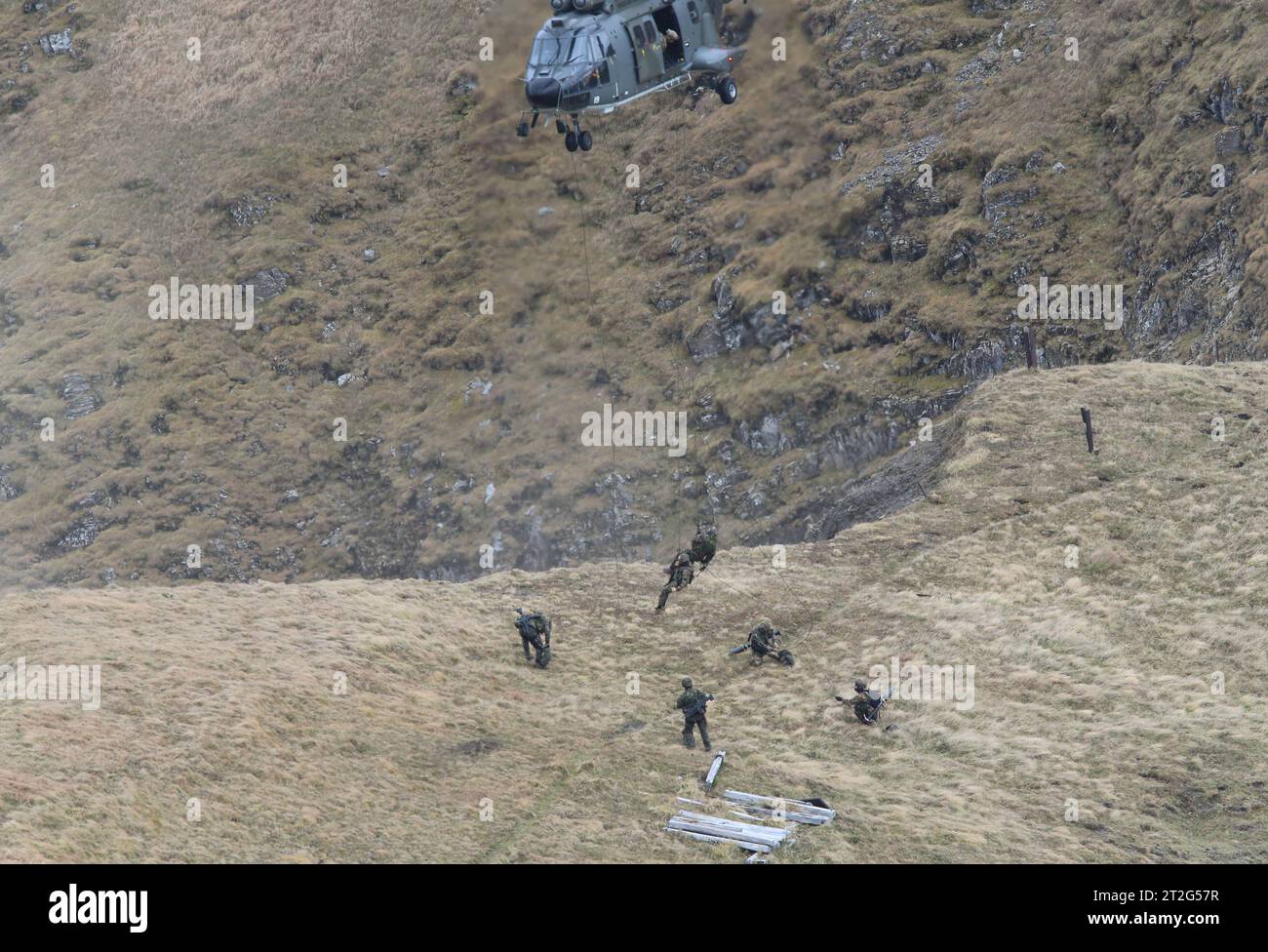 Ein Helikopter der Schweizer Luftwaffe vom Typ Aerospatiale AS-332 M1 ...