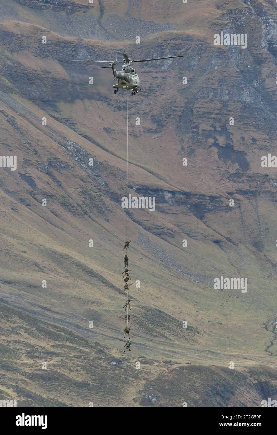 Kommandosoldaten des Schweizer Kommando Spezialkräfte KSK werden auf ...