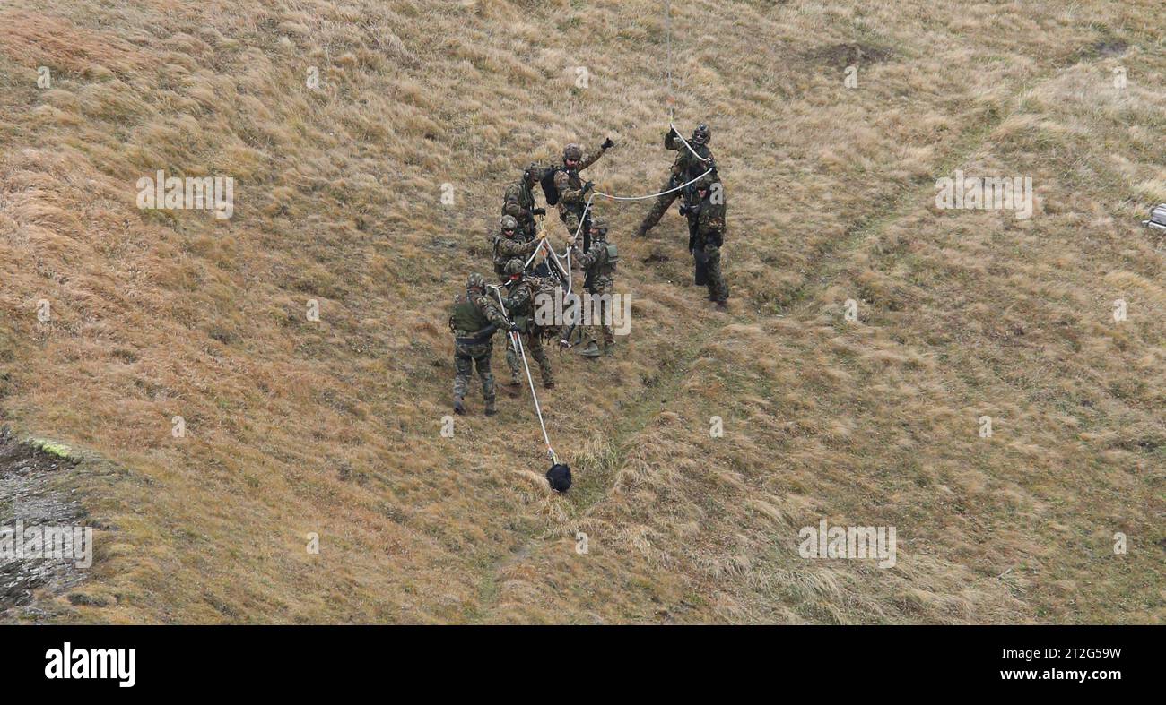 Kommandosoldaten des Schweizer Kommando Spezialkräfte KSK werden auf ...