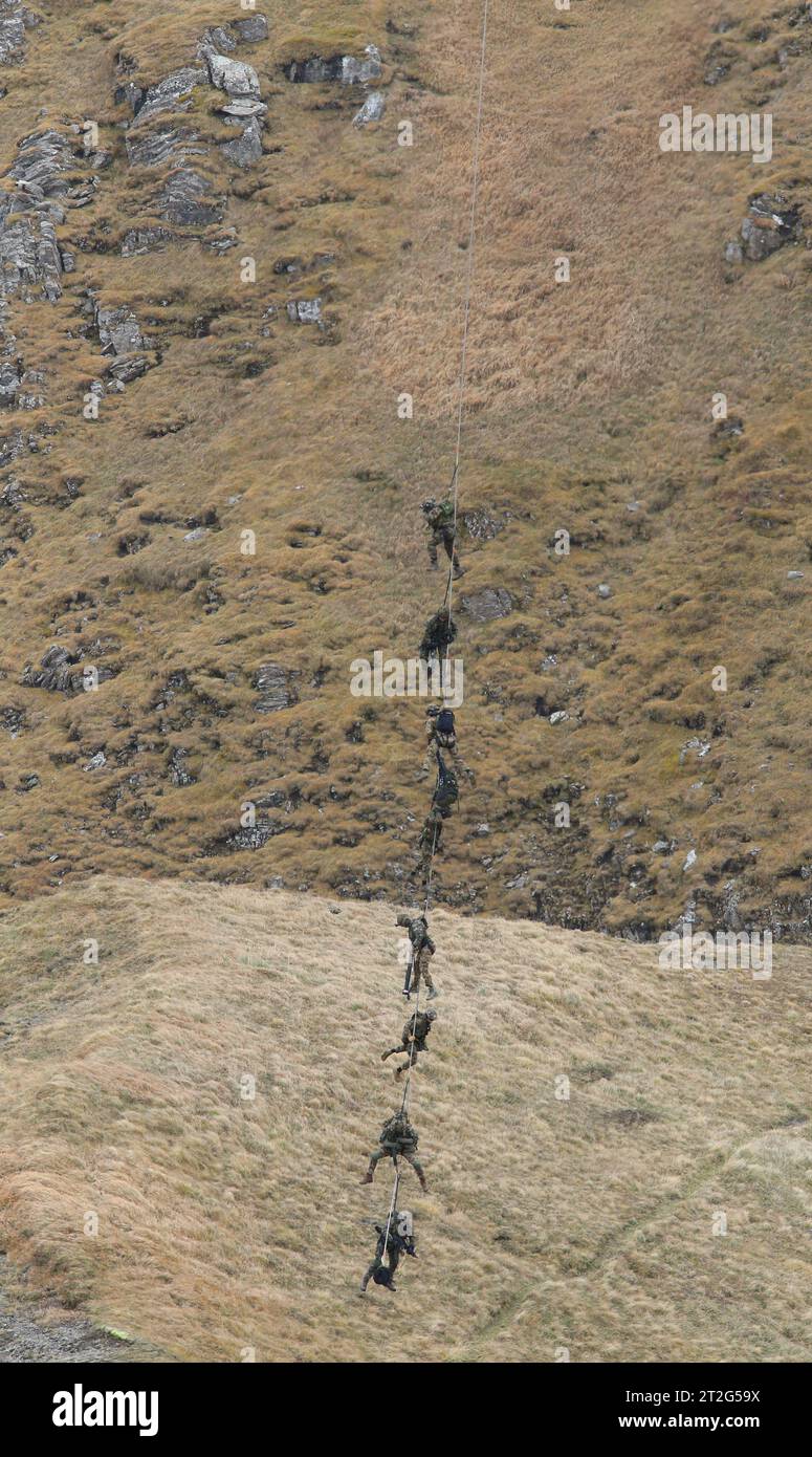 Kommandosoldaten des Schweizer Kommando Spezialkräfte KSK werden auf ...