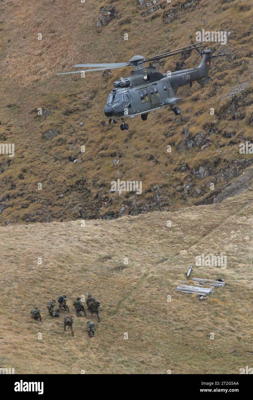 Kommandosoldaten des Schweizer Kommando Spezialkräfte KSK werden auf ...