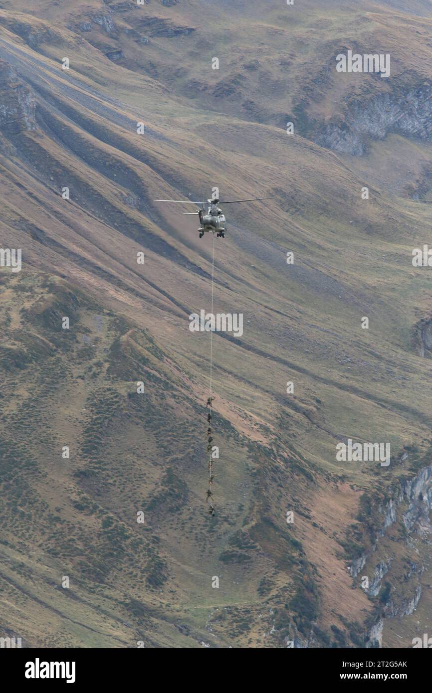 Kommandosoldaten des Schweizer Kommando Spezialkräfte KSK werden auf ...