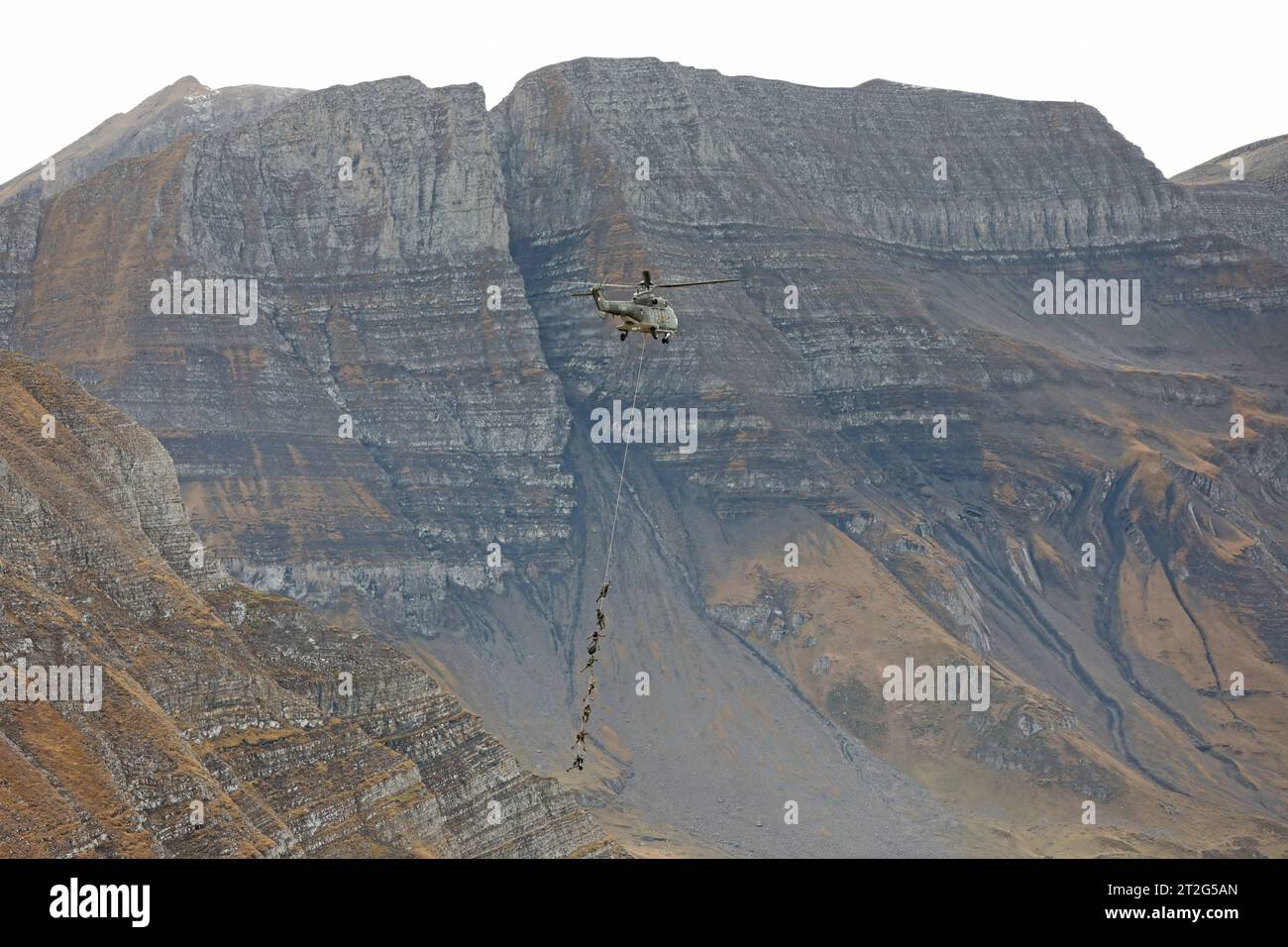 Kommandosoldaten des Schweizer Kommando Spezialkräfte KSK werden auf ...