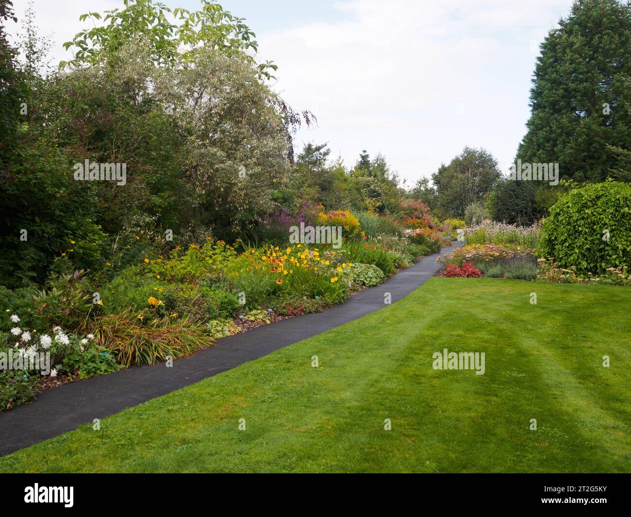 Border planting at Breezy Knees Gardens near York Stock Photo - Alamy