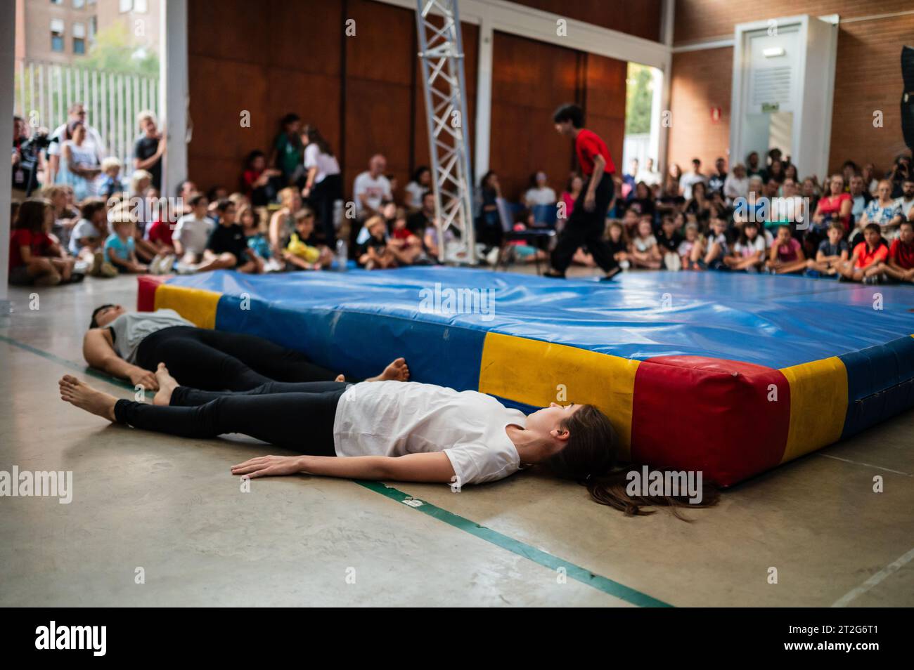 Circus show with kids at Centro Civico La Almozara during the Fiestas ...