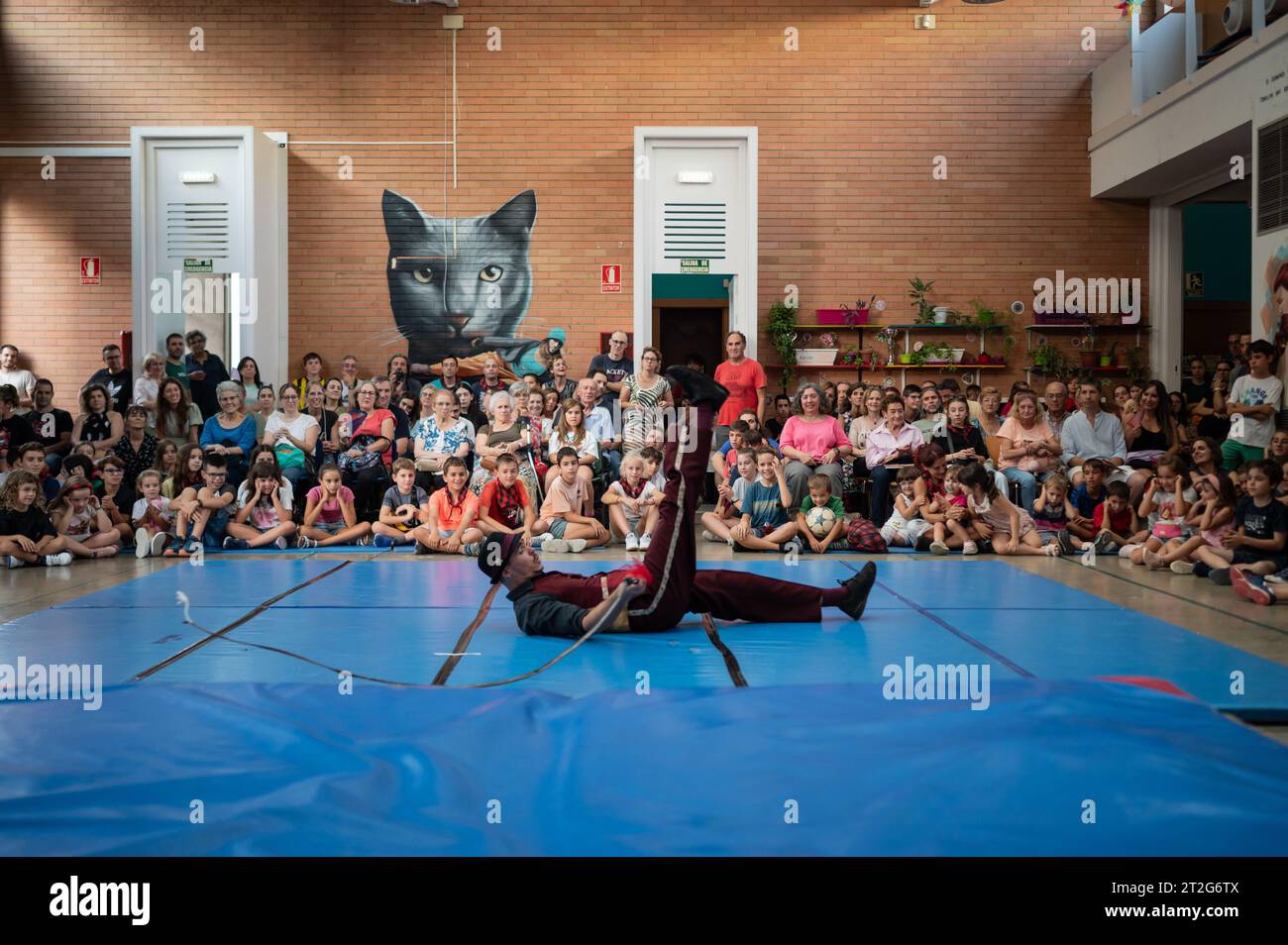 Circus show with kids at Centro Civico La Almozara during the Fiestas ...