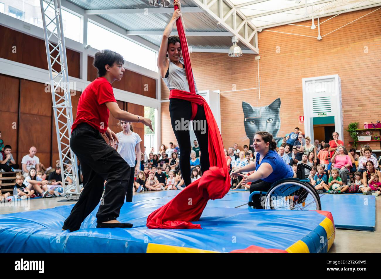 Circus show with kids at Centro Civico La Almozara during the Fiestas ...