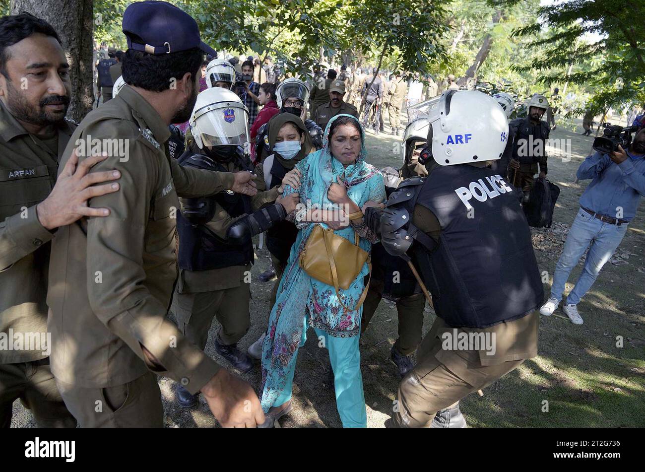 Police officials restore baton charge and arrest protesters during ...