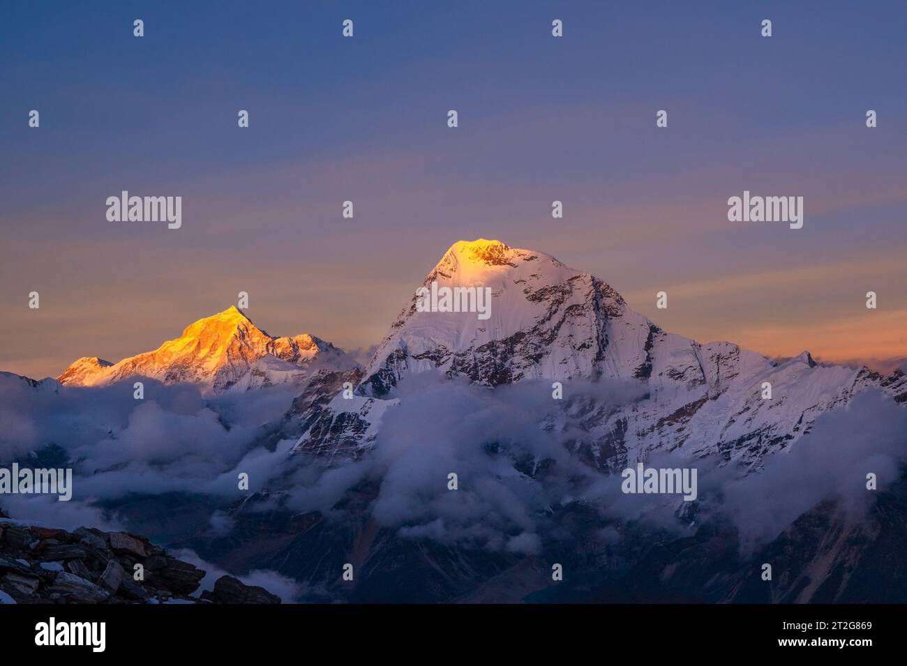 Makalu fifth highest mountain in the world at 8481m (left) and Chamlang ...