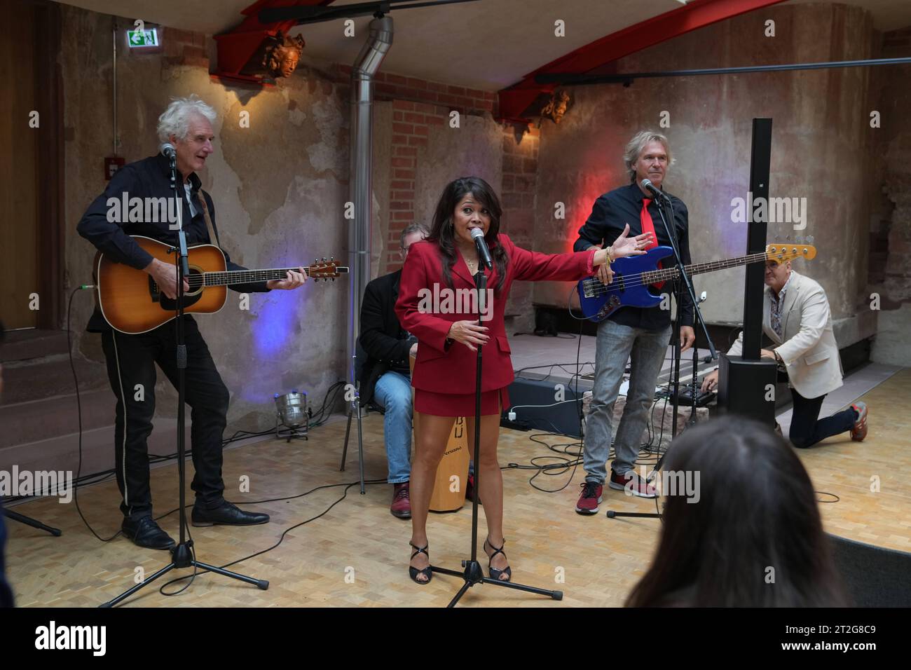 Tina at the Castle Heidelberg 17.10.2023 - Sängerin Tess D. & Freddy ...