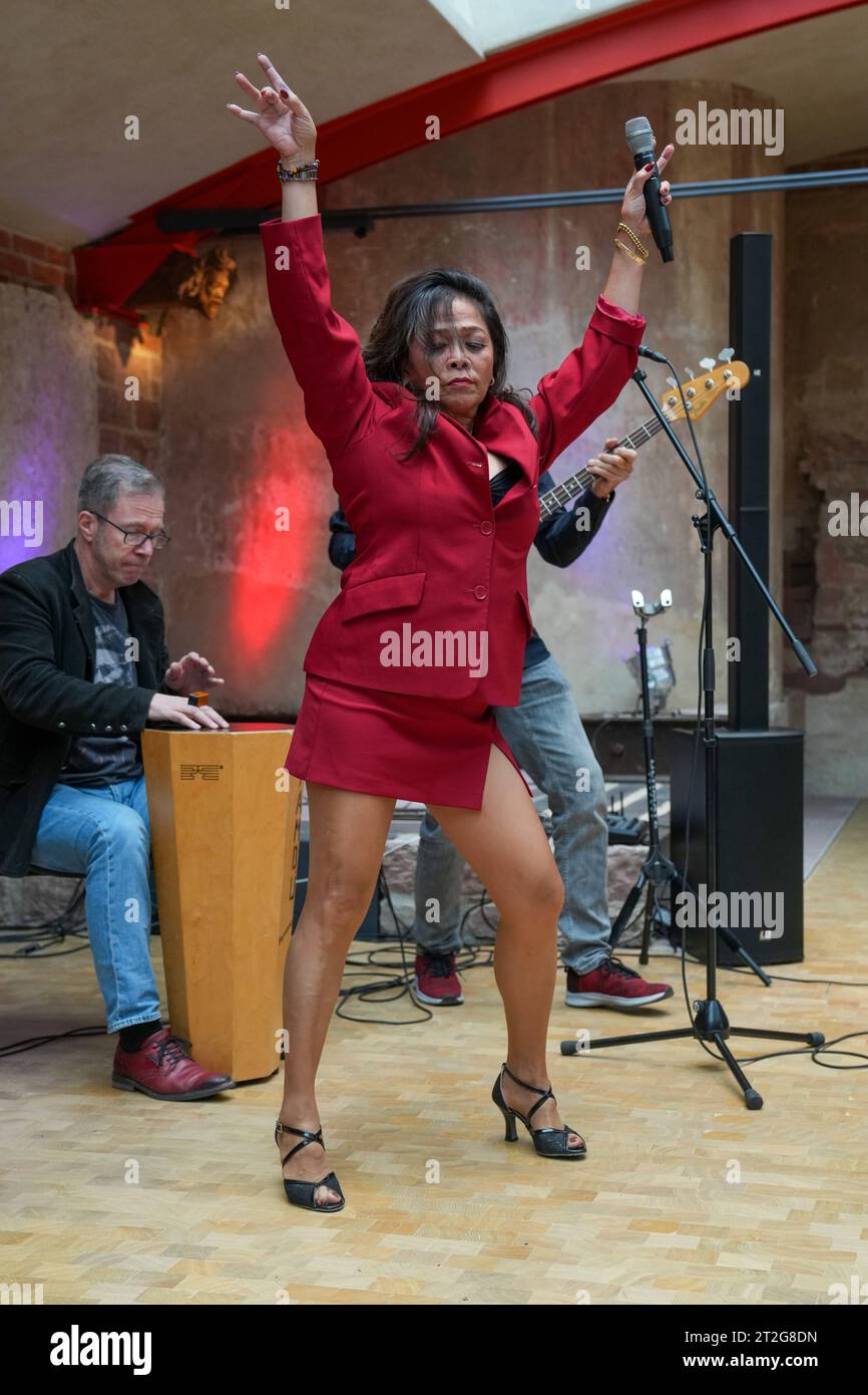 Tina at the Castle Heidelberg 17.10.2023 - Sängerin Tess D. & Freddy ...