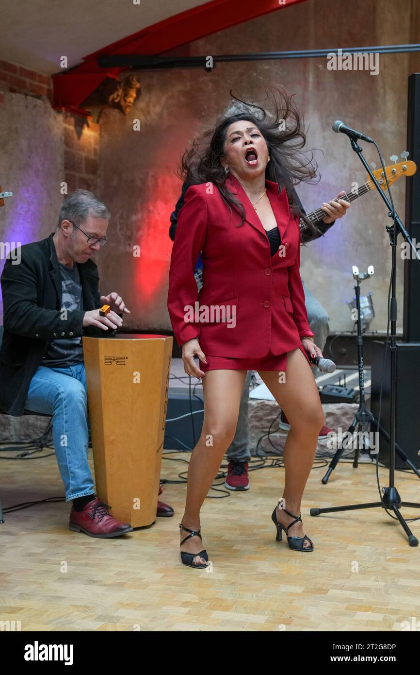 Tina at the Castle Heidelberg 17.10.2023 - Sängerin Tess D. & Freddy ...