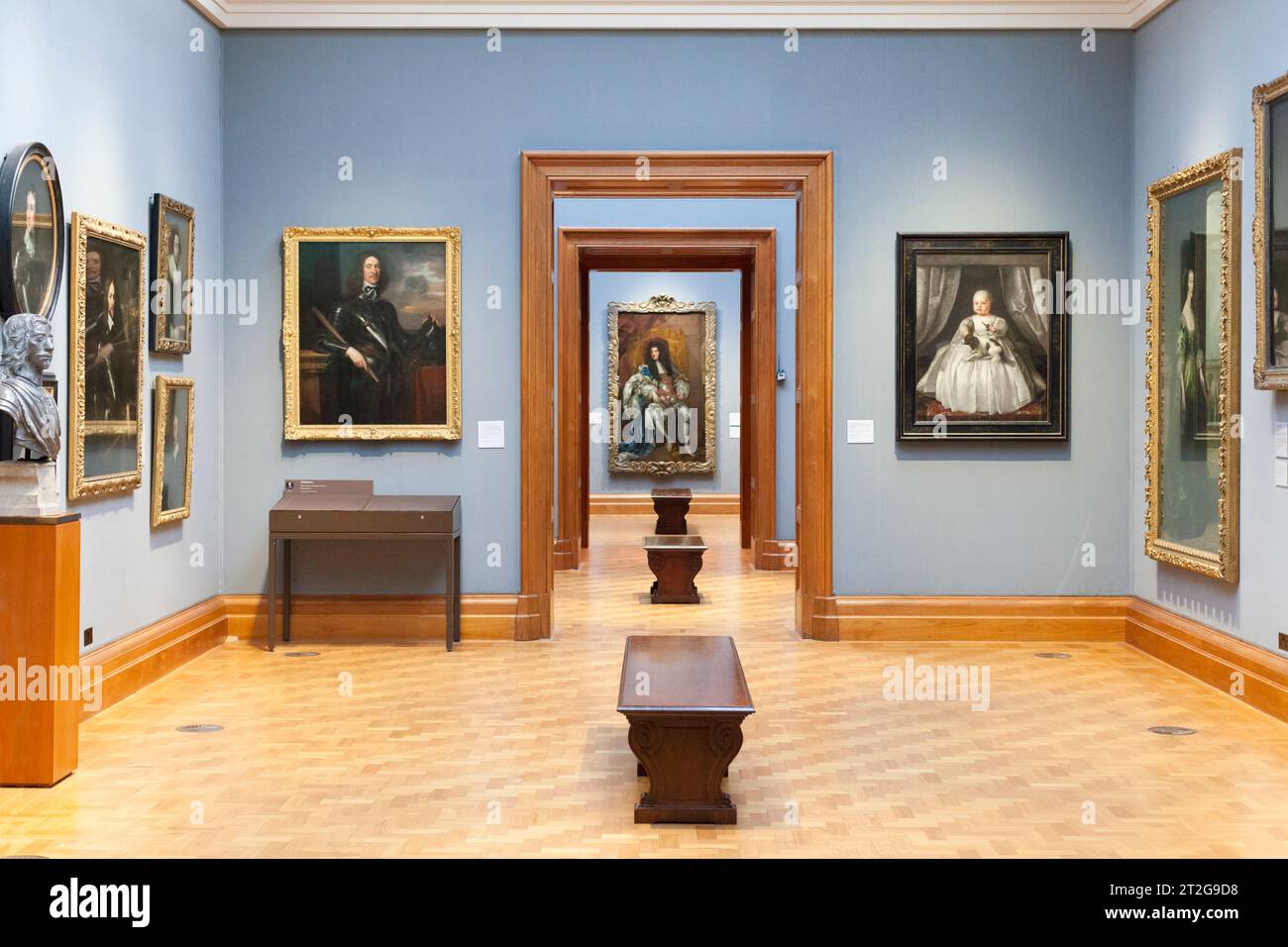 Portrait gallery london interior hi-res stock photography and images ...