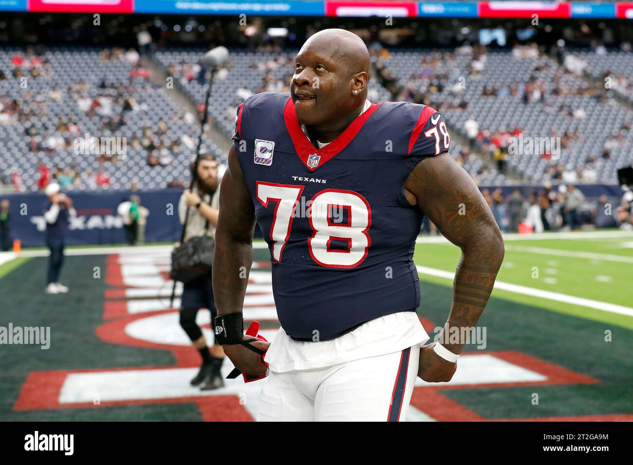 Houston Texans offensive tackle Laremy Tunsil (78) warms up before an ...