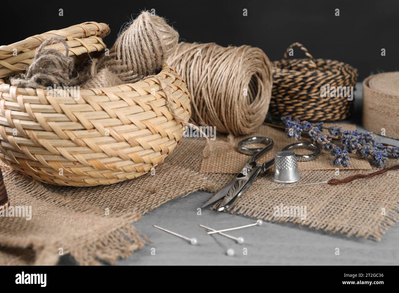 Fabric with sewing tools hi-res stock photography and images - Alamy