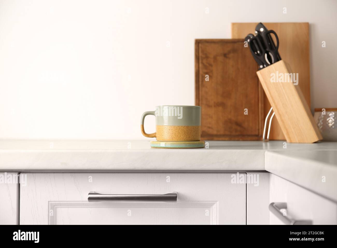 Mug holder on countertop hi-res stock photography and images - Alamy