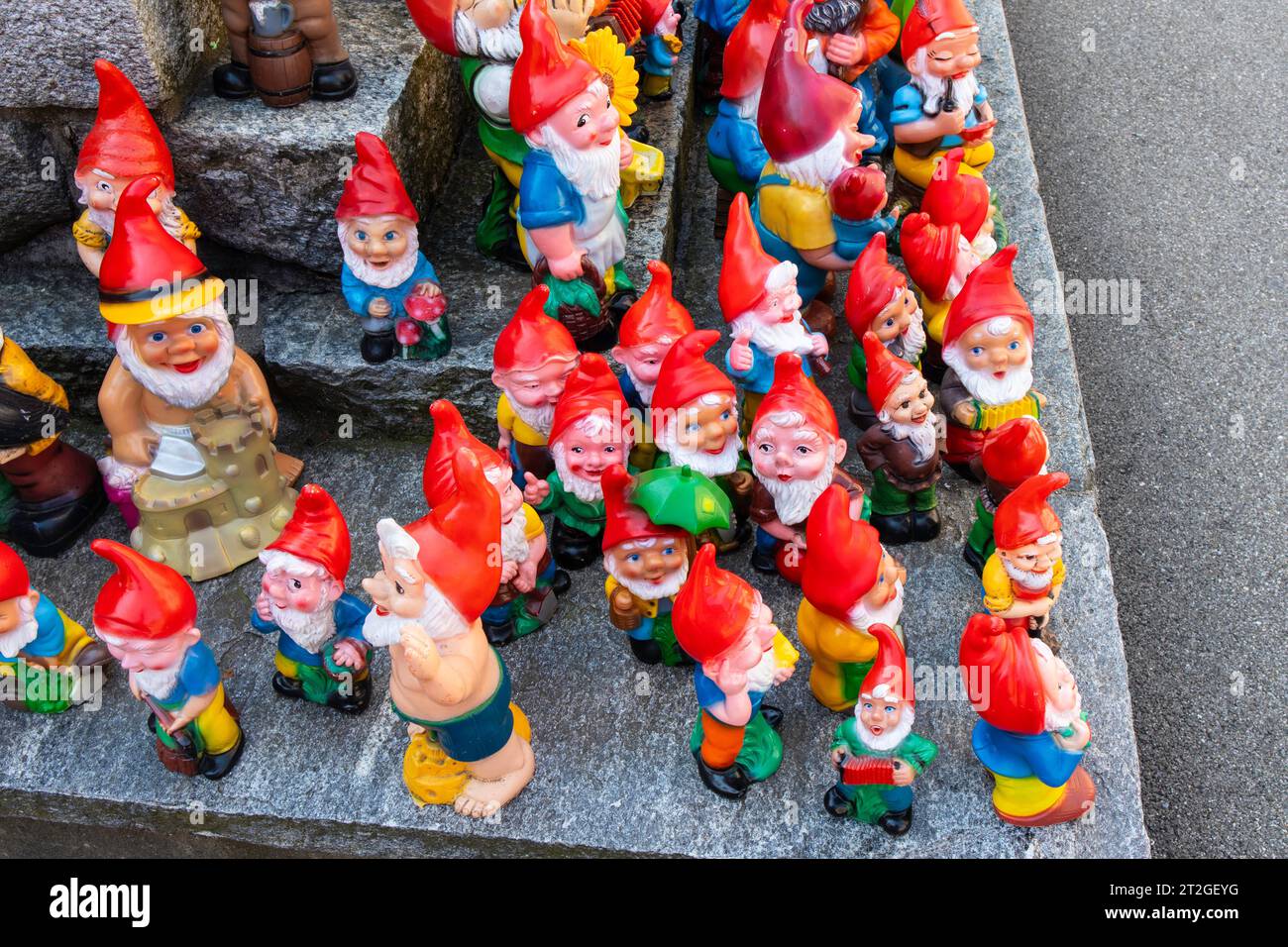 Fairy garden gnomes hi-res stock photography and images - Alamy