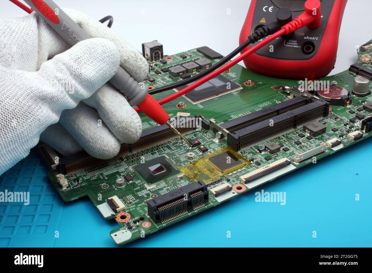 Computer motherboard bios chip hi-res stock photography and images - Alamy