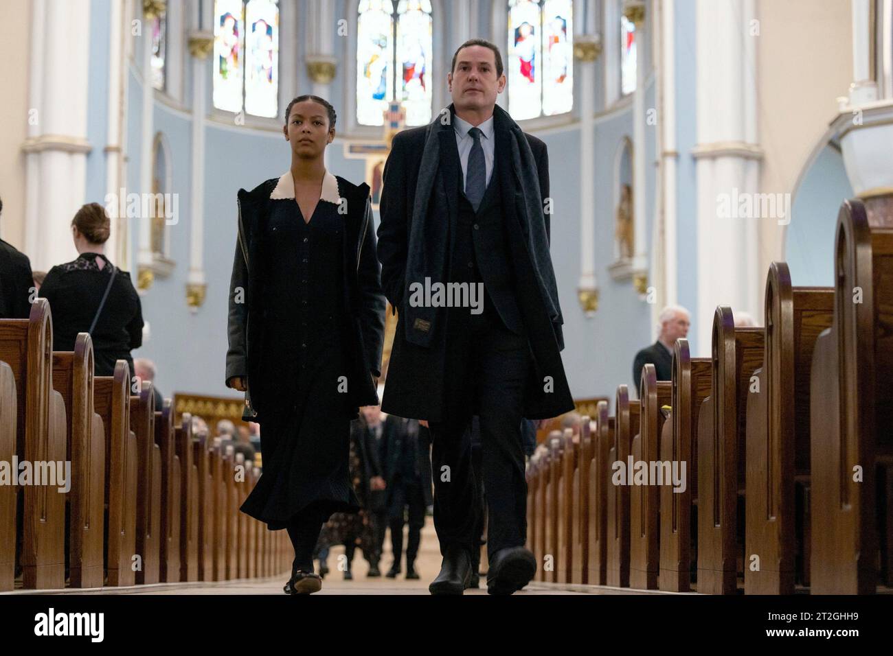 THE FALL OF THE HOUSE OF USHER, from left: Kyliegh Curran, Henry Thomas ...