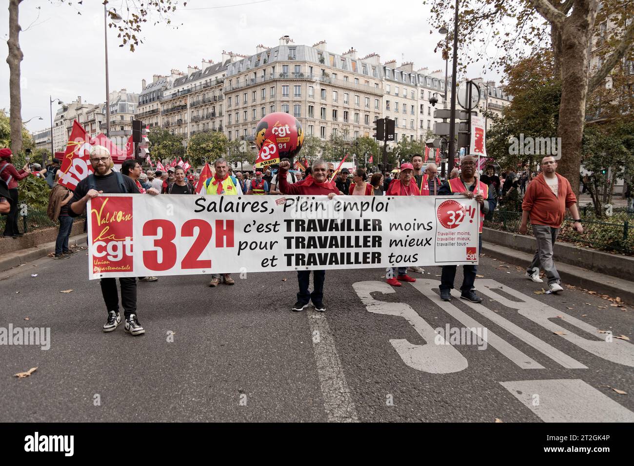 Paris, France.13th Oct, 2023.Inter-union demonstration for increased ...