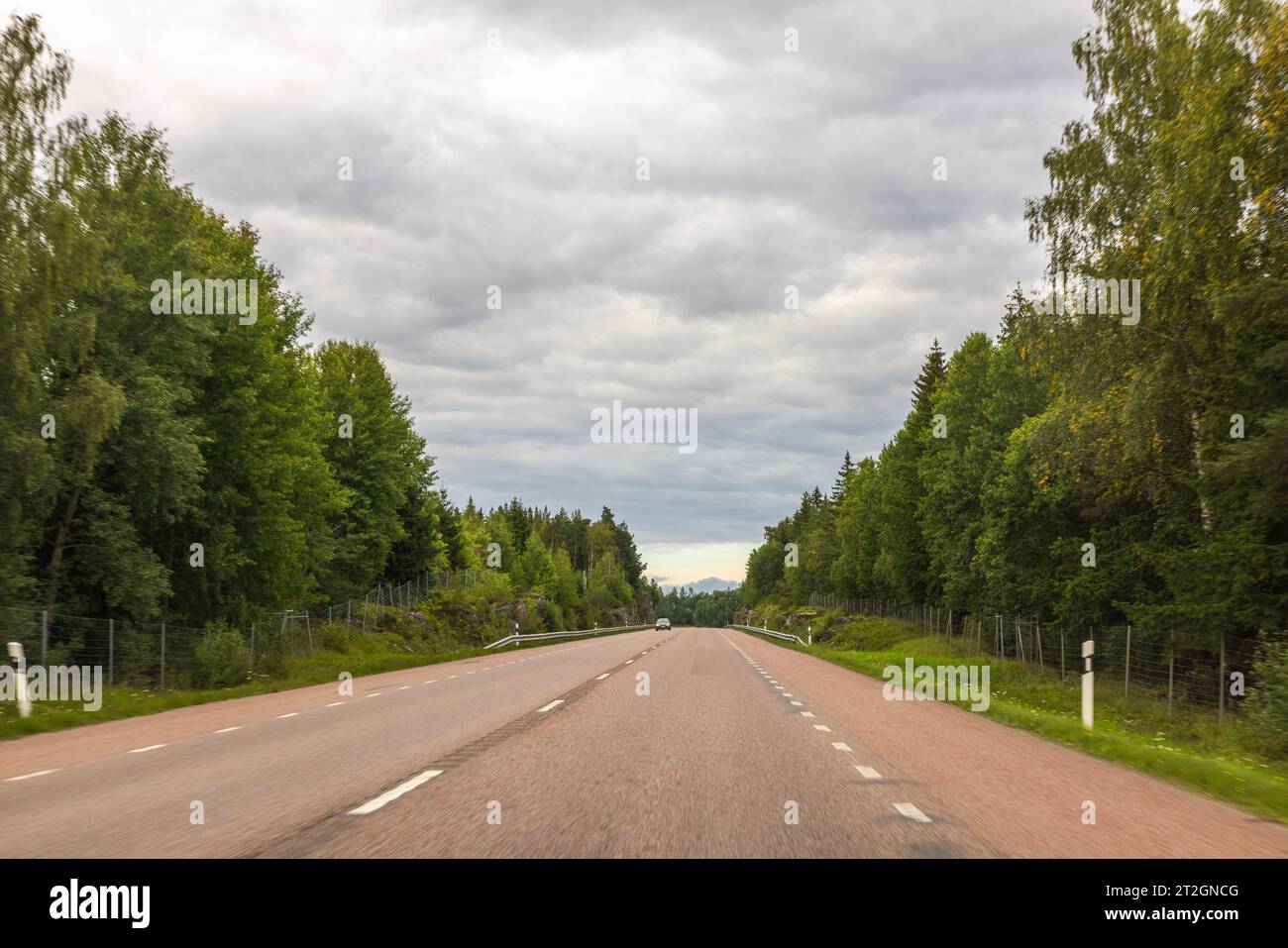 Merging road sign hi-res stock photography and images - Alamy