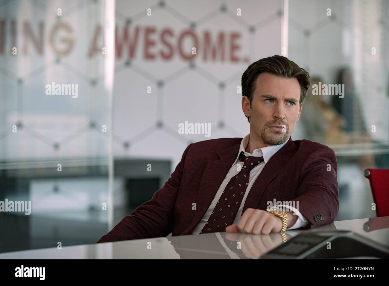 Pain Hustlers Chris Evans Stock Photo - Alamy